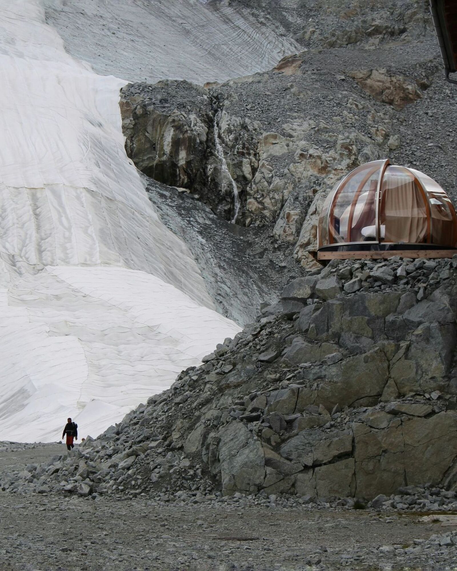 The perfect high-altitude refuges to sleep on the edge | The Maptique